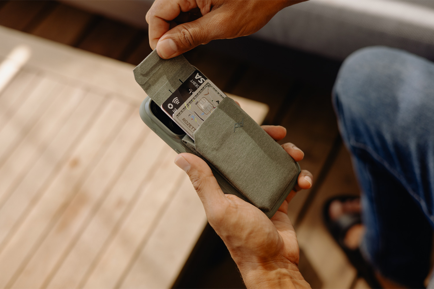 Peak Design Mobile Wallet Stand | Wunderlich